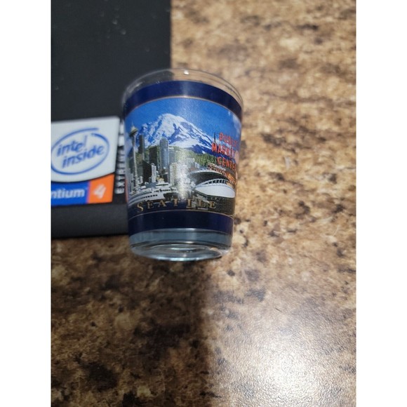 Dining | Seattle Gold City Scape Space Needle Souvenir Shot Glass 2 ...